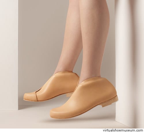 Beige mule - virtualshoemuseum.com