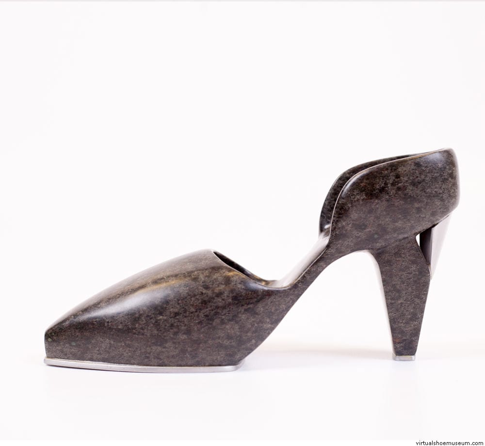 Lady in black - virtualshoemuseum.com