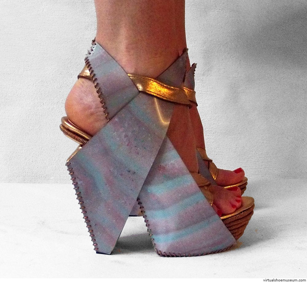 Escape 4 - virtualshoemuseum.com