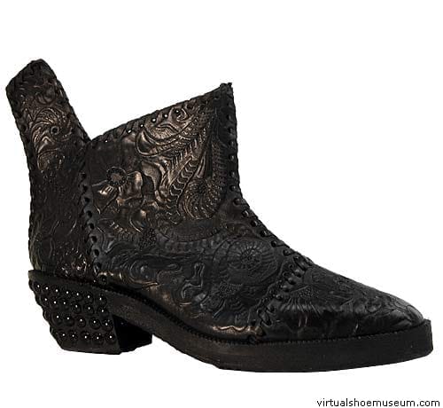 Handcarved Boots - virtualshoemuseum.com